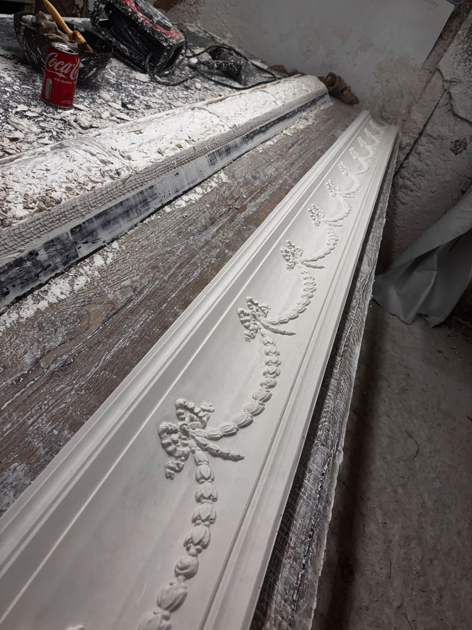 Bow & Swag Cornice – Mary Plaster Mouldings